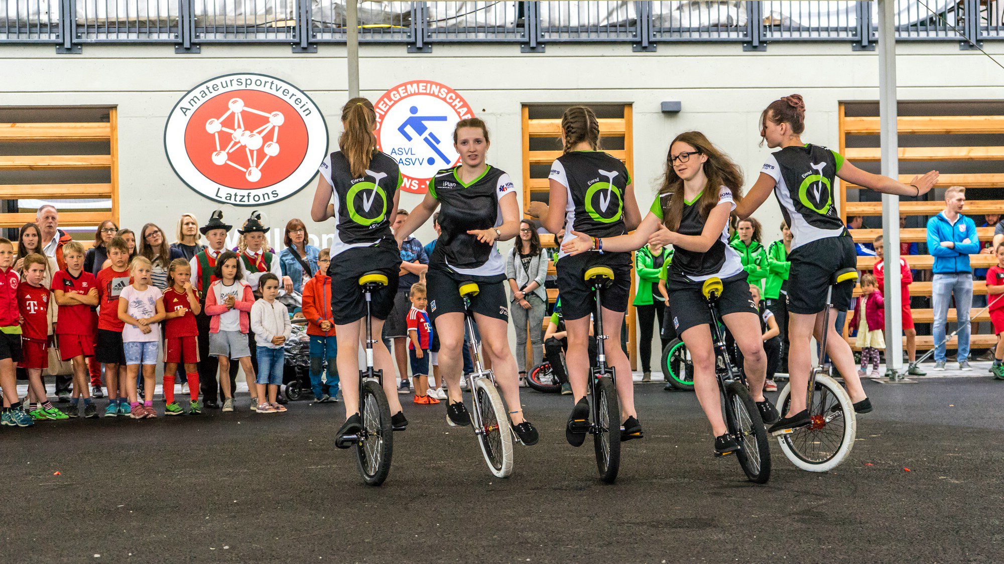 f_1-Einweihung-Sportplatz-Juli-2016-4-2.jpg
